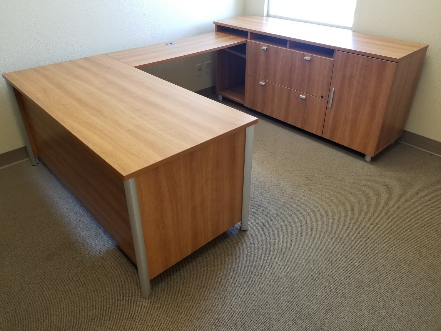 Lacasse Oak Laminate Executive U-Shape Desk | Madison Liquidators